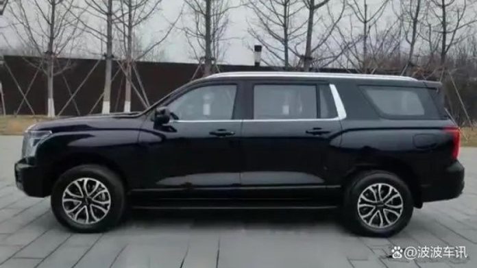 Huge SUV Haval H5 filmed live. Its interior is shown for the first time