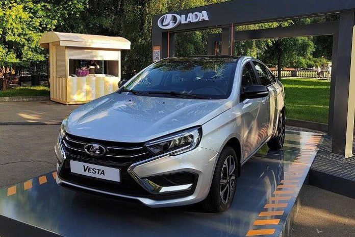Lada Vesta leaves the assembly line in an incomplete state