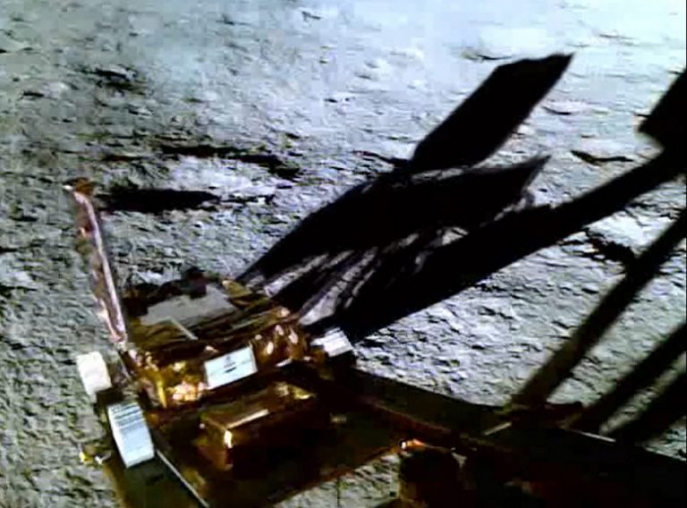 The Indians showed the lunar rover's descent to the lunar surface and ...
