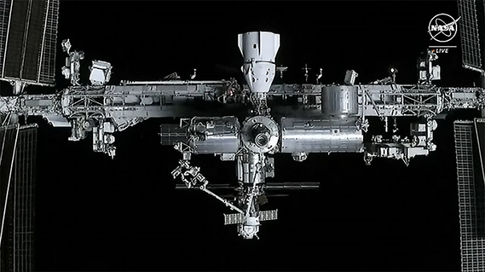 SpaceX Dragon cargo ship docked to the ISS earlier than planned, video